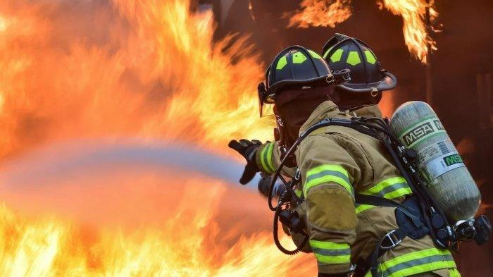 Detik-detik Rumah di Serang Banten Dilalap si Jago Merah, Api Muncul ...