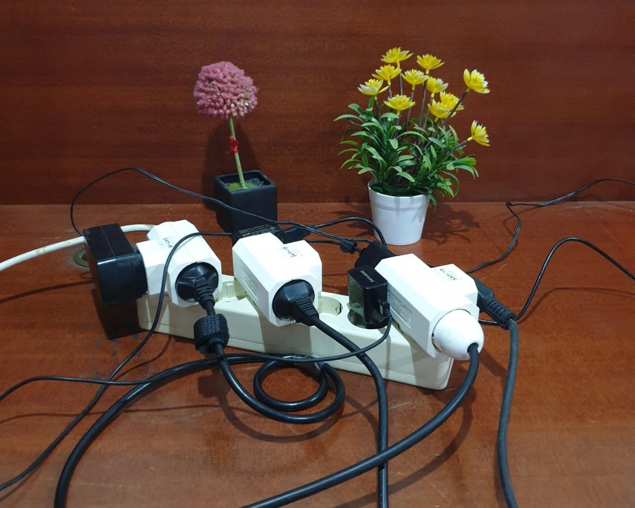 Hati-hati Tumpukan Colokan Listrik Berbahaya, Ini Cara Mencegah ...