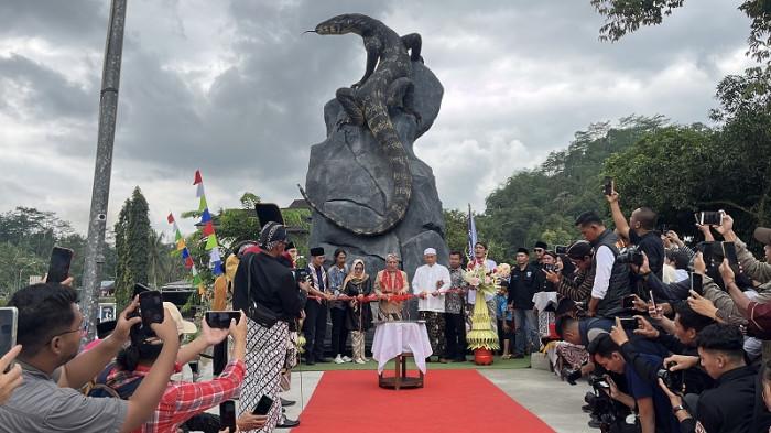 Diresmikan setelah Viral, Patung Biawak Wonosobo Kini Bernama Tugu ...