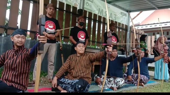 Unik Panahan Sambil Duduk, Jemparing Mataraman Siap Ramaikan Festival ...