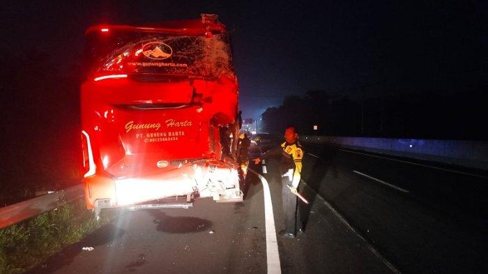 Bus Gunung Harta Ditabrak Bus Medali Mas di Tol Semarang-Solo Ungaran ...