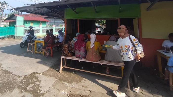 'Sop Pocong' Mbak Anis di Depan Kuburan Mojopitu Pati, Segarnya Bikin ...