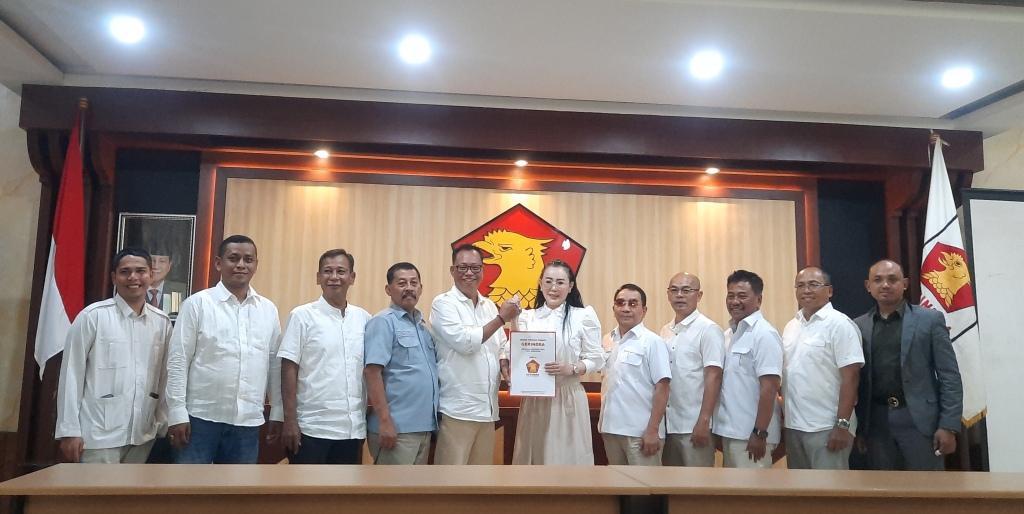 Bawa Bunga ke PSI dan Gerindra, Pengusaha dan Tokoh Tionghoa Maju ...