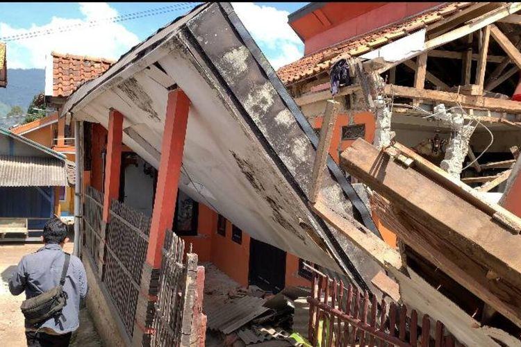 Gempa di Bandung dan Garut Rusak 773 Bangunan, 82 Orang Alami Luka - Tribunbanyumas.com