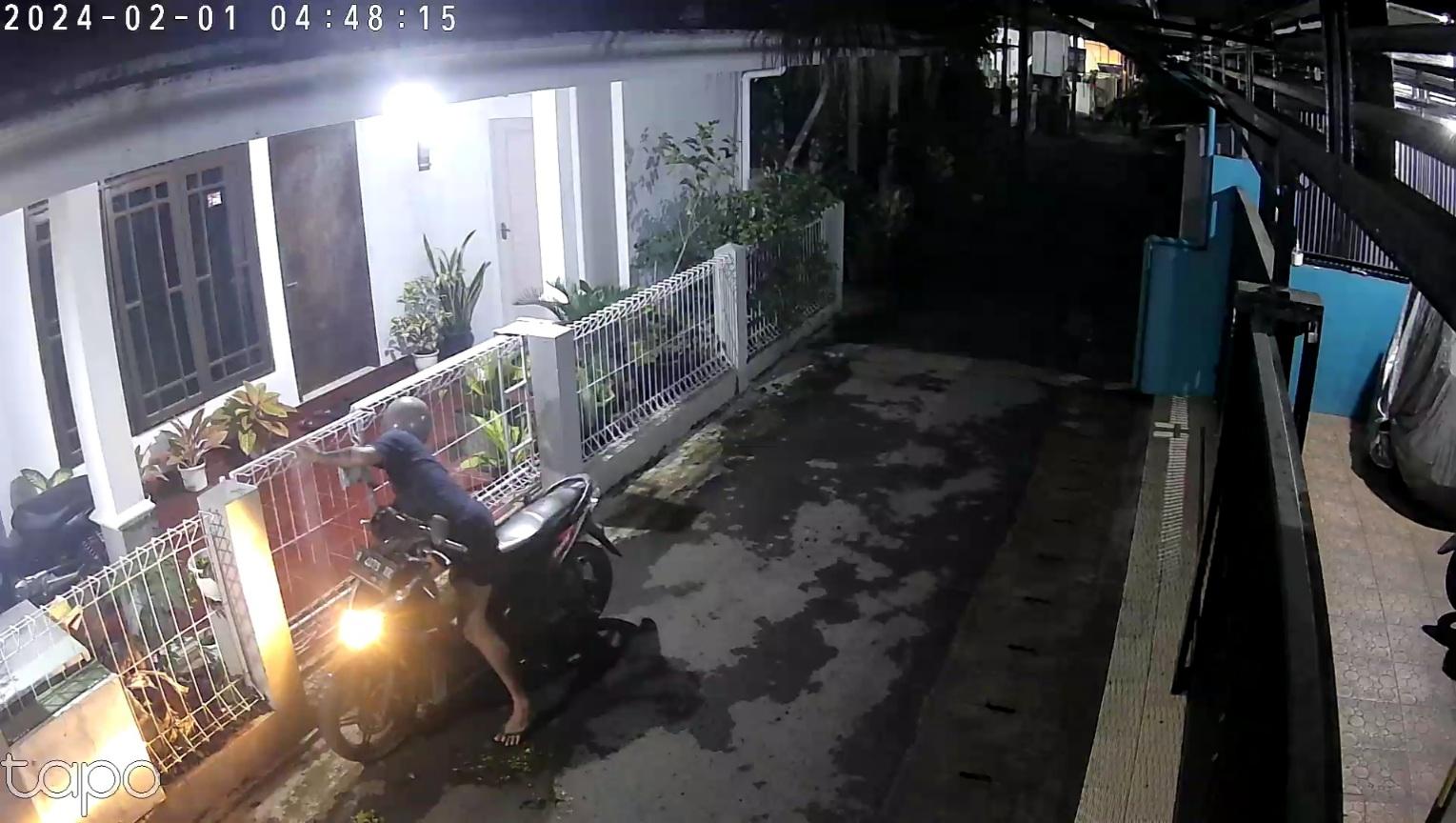 Terekam CCTV, Aksi Pencuri Pagar Besi di Purwokerto Banyumas, Beraksi Seorang Diri ...