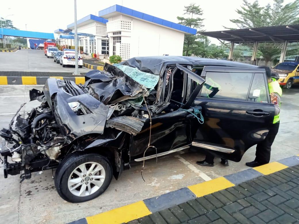 BREAKING NEWS Mobil Anggota DPR RI Kecelakaan Tabrak Fuso di Tol ...