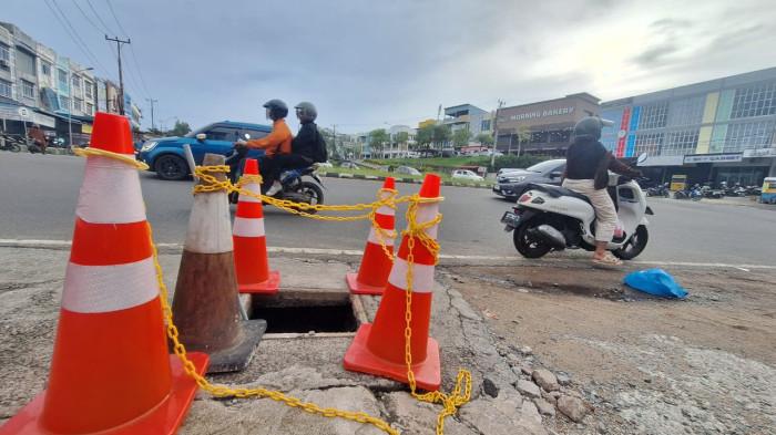Daftar 7 Berita Populer Hari Ini, Viral Aksi Pencurian Besi Penutup ...