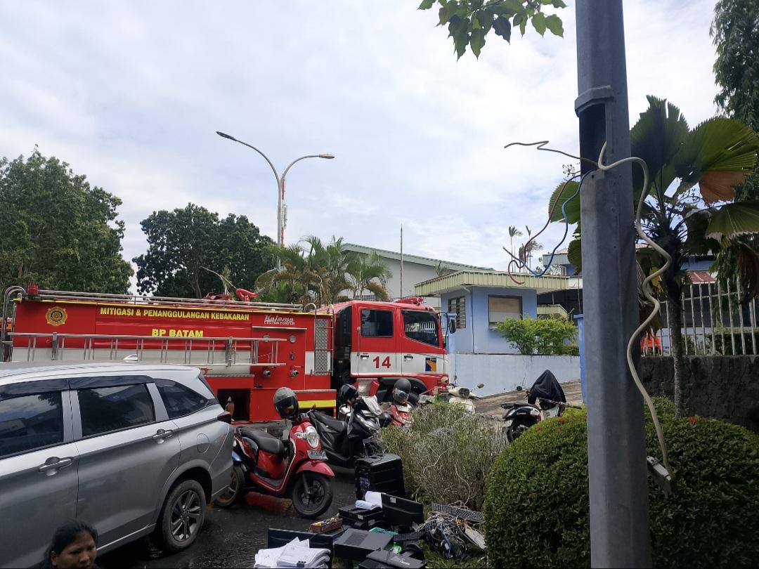 Breaking News, Kebakaran di Batam Landa Gedung Indofood di Cammo ...