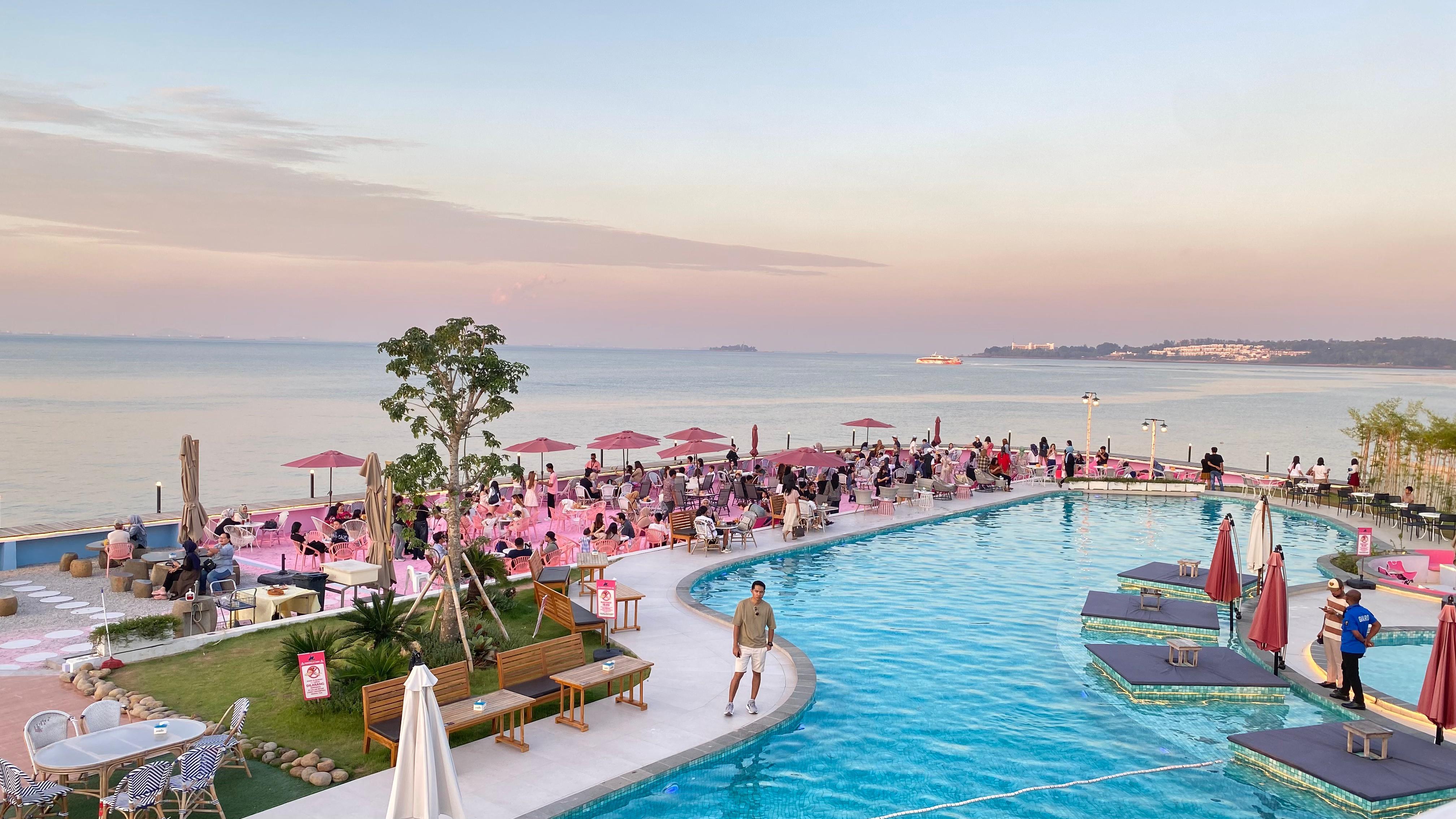 Blue Fire Beach Club Batam, Destinasi Wisata Hits di Kecamatan Bengkong ...