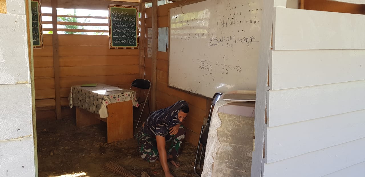 Kondisi Lantai Masih Beralas Tanah, Prajurit KRI Yos Sudarso-353 ...