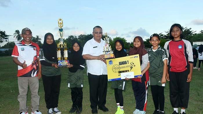 Tim Voli Putri SDN 16 Manggar Juara Voli Mini Putri KKG POJK Cup IV ...