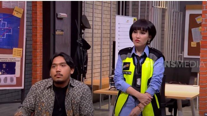 Devan Demotivator datang ke Kantor Lapor Pak dan Beri Kata Kata Motivasi Bikin Ayu Ting Ting ...