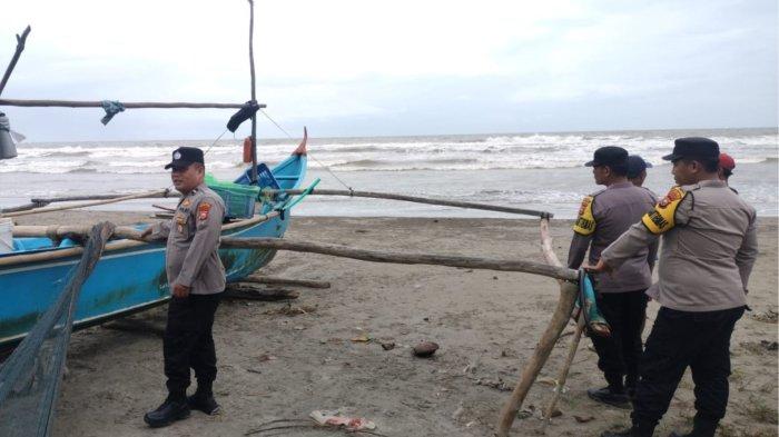Breaking News: Perahu Terbalik Diterjang Ombak, 1 Nelayan di Bengkulu Tengah Meninggal dan 2 ...