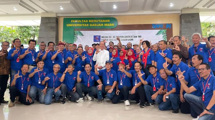 Alasan Jokowi Pakai Baju Putih saat Reuni UGM, Padahal yang Lain ...