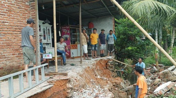 Cerita Warga Bengkulu, Dinding Rumah Ambruk Diterjang Banjir saat ...
