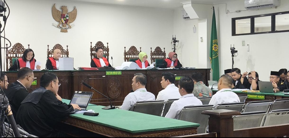 3 Bupati dan 1 Mantan Bupati Hadir saat Sidang Korupsi Mantan Gubernur ...