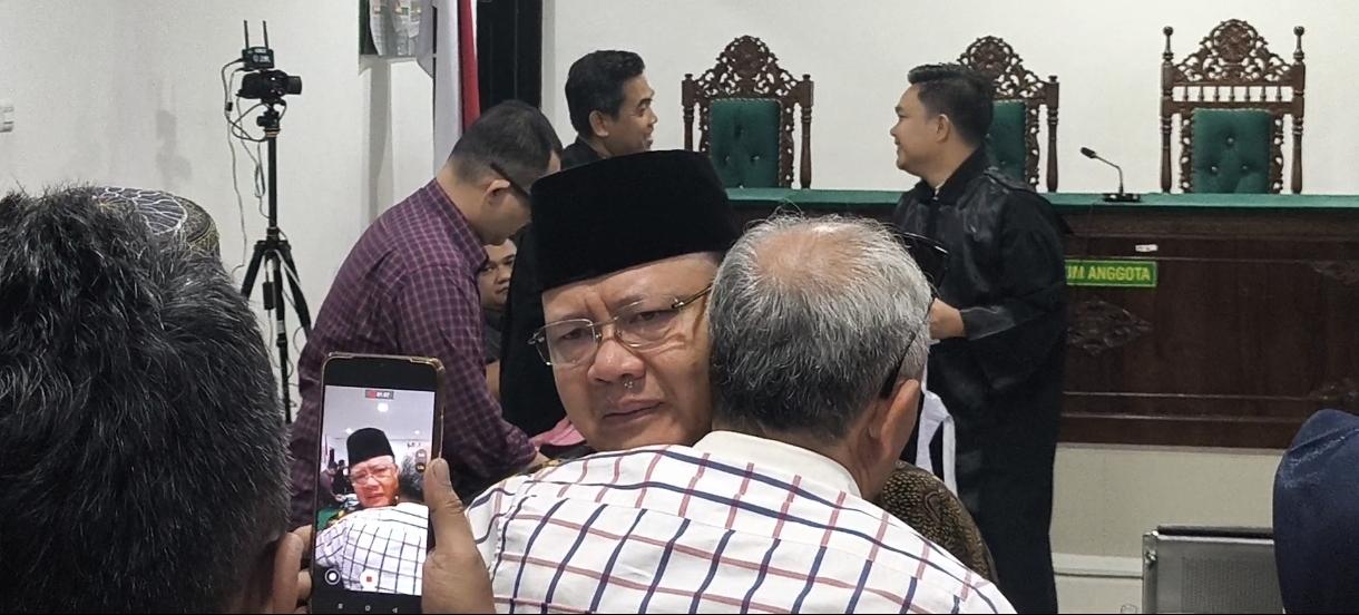 Eks Gubernur Bengkulu Rohidin Mersyah Menangis saat Sidang, Bela Dua ...