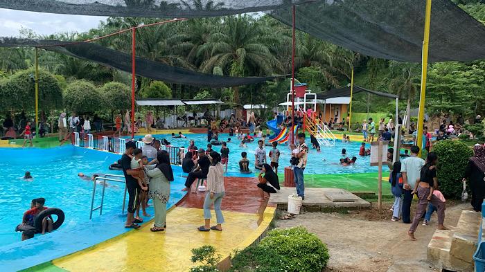 Waterboom Tirta Surya Mukomuko Jadi Tempat Wisata Favorit Keluarga saat ...