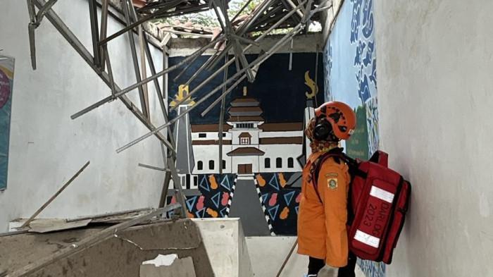 Data 31 Korban Atap Sekolah SMKN 1 Cileungsi Ambruk, 2 Guru Ikut Terluka - Tribunnewsbogor.com