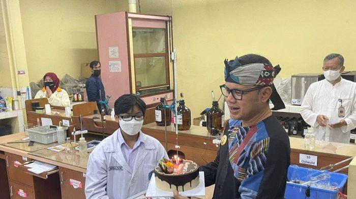 Hari Jadi Bogor ke-540, Bima Arya Beri Kejutan Pelajar Kado e-KTP ...