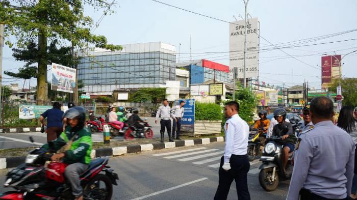 Antisipasi Kepadatan di Pasar Cibinong, Dishub Kabupaten Bogor Pasang ...