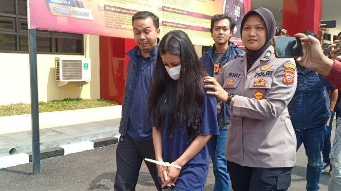 Selebgram Seksi Asal Bandung Ditangkap Polisi, Promosikan Judi Online di Media Sosial ...
