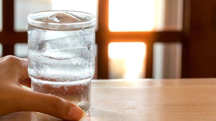 Mitos atau Fakta, Benarkah Minum Es Terus Bisa Bikin Pilek? Simak ...