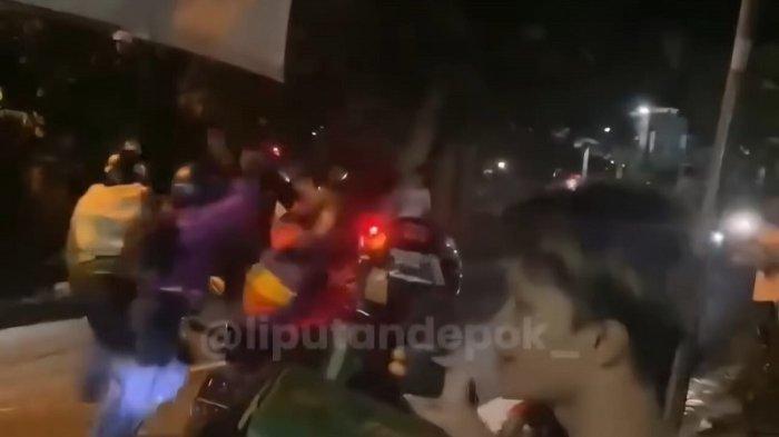 Makin Brutal, Dua Kelompok Pelajar Terlibat Tawuran Pakai Sajam di Tengah Keramaian Jalan Raya ...