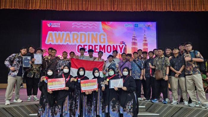 Pelajar FIWA School Bogor Juara Umum Kompetisi Sains Dunia WICE 2025, Gunakan AI Bantu Tunanetra ...