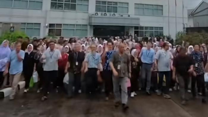 Viral Video Pamit Ratusan Karyawan Pabrik di Tapos Depok, Ini Kata ...