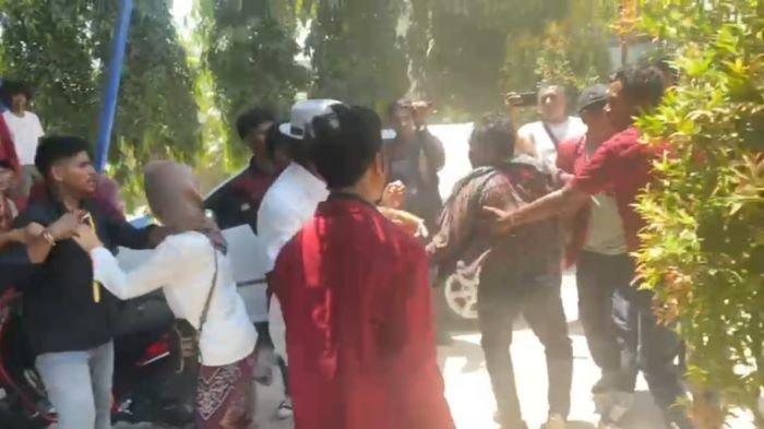 Heboh! Tanpa Surat Pemberitahuan, IMM Sikka Demo di Kampus Unimof ...