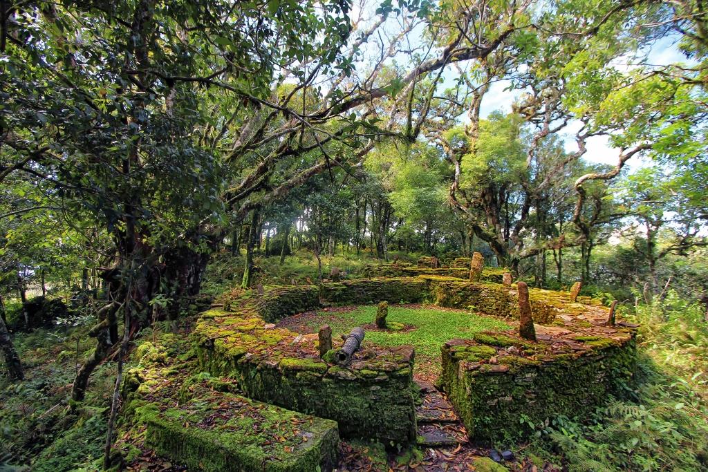Mengenal Situs Benteng Ranu Hitu-Makes di Belu NTT, Benteng Perang ...
