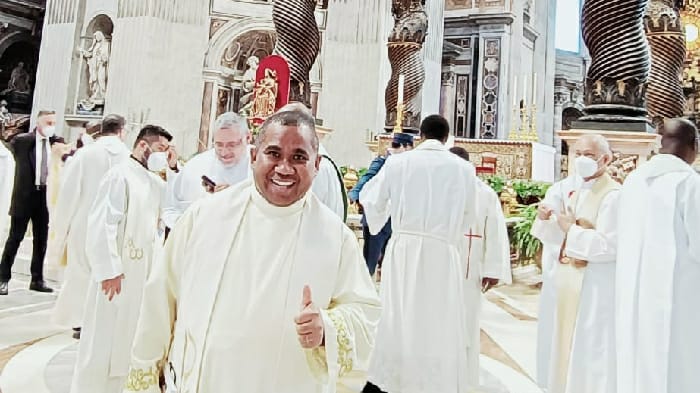 Romo Doddy Sasi Asal NTT Lima Kali Rayakan Natal di Roma Italia Cerita ...