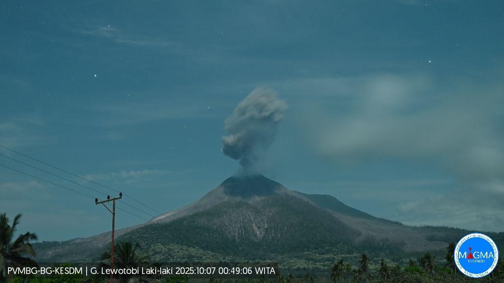 Gunung Lewotobi Laki-laki Meletus Selasa Dini Hari, Lontarkan Abu Setinggi 2 Km - Tribunflores.com