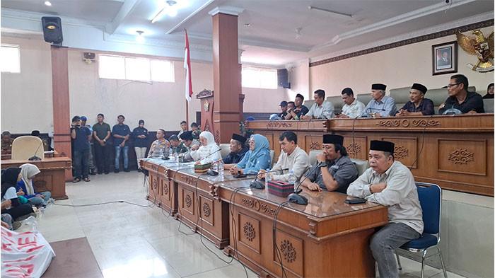 Pengadaan Pin Emas untuk 21 Anggota DPRK Aceh Tengah Telan Anggaran Rp ...