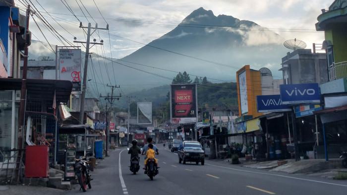 Status Siaga, Aktivitas Vulkanik Gunung Api Burni Telong di Bener ...