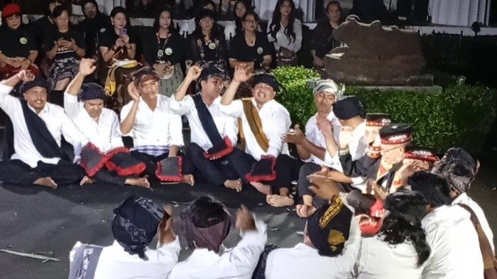 Tiga Karya Maestro Didong Sali Gobal Tampil di Museum Nasional ...