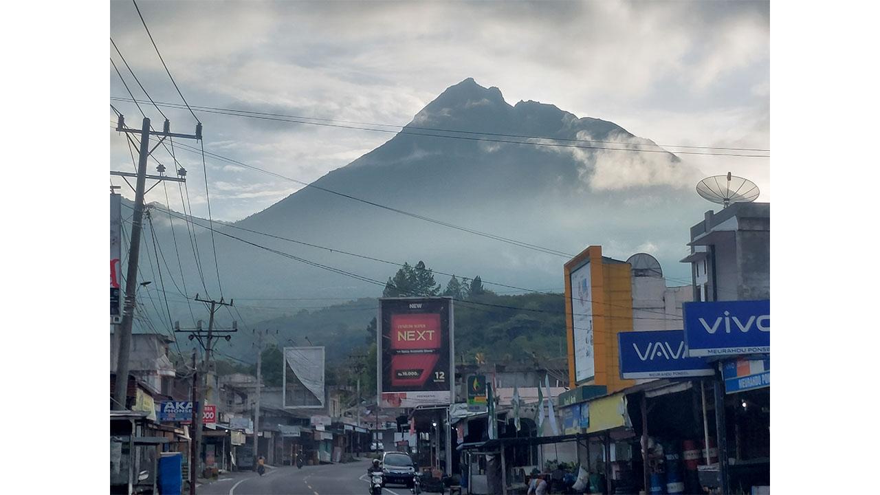 Pernah Meletus 5 Kali, Gunung Burni Telong Bener Meriah Kini Siaga II ...