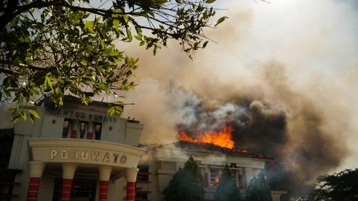 14 Fakta Kantor Bupati dan DPRD Pohuwato Gorontalo Dibakar, Kronologi hingga Massa Tak ...