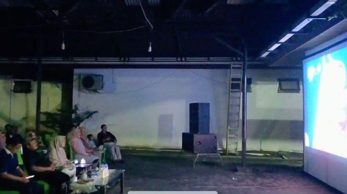 Tawa dan Haru Warnai Nobar Penampilan Owan di Rumah Dinas PJ Bupati ...