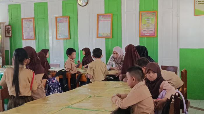 Kepala SDN 11 Telaga Biru Gorontalo Minta Kebersihan MBG Dievaluasi ...