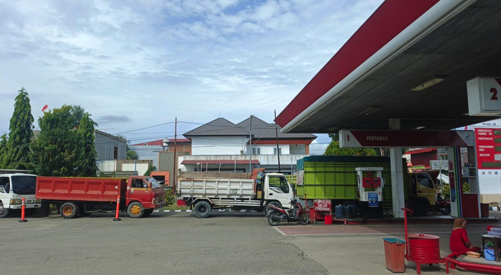 Antrean Solar Mengular di Tiga SPBU Gorontalo, Sopir Terpaksa Mulai Aktivitas Sejak Subuh ...