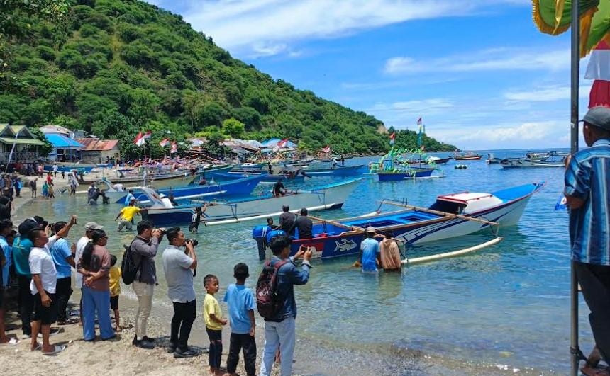 140 Perahu Hias Warnai Perairan Leato dalam Gebyar Ketupat Gorontalo ...
