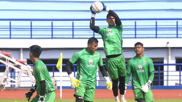 BREAKING NEWS Starting XI Persib Bandung Lawan Dewa United Malam Ini ...