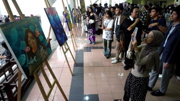 Pasar Seni ITB 2025 Hari Pertama - Tribunjabar.id