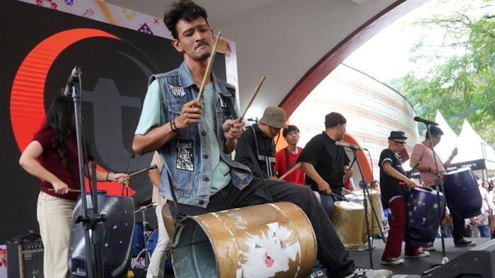 Pasar Seni ITB 2025 Hari Pertama - Tribunjabar.id