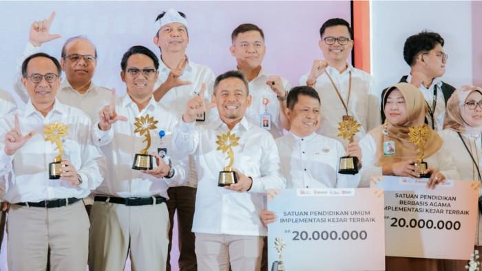 bank bjb Raih KEJAR Award 2025 Kategori Bank Teraktif Program Bank Goes ...