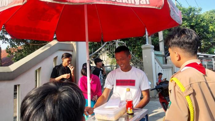 Sosok Deny, Penjual Cimin di Majalengka yang Hobi Gratiskan Dagangannya ...