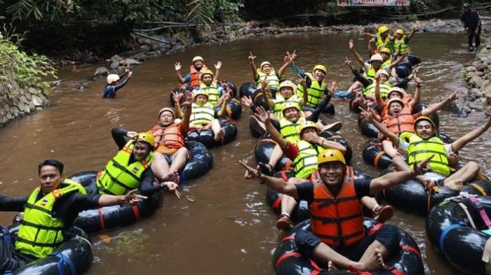 Akhir Pekan, Serunya Nikmati Wisata River Tubing Susuri Sungai Muara ...