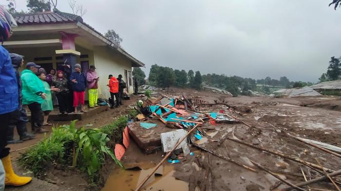 BMKG Beberkan Penyebab Longsor yang Mengubur 30 Rumah di Cisarua ...